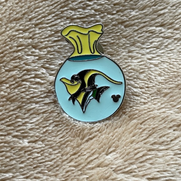 Disney | Accessories | Disney Trading Pin Finding Nemo Gill In Bag 205 ...